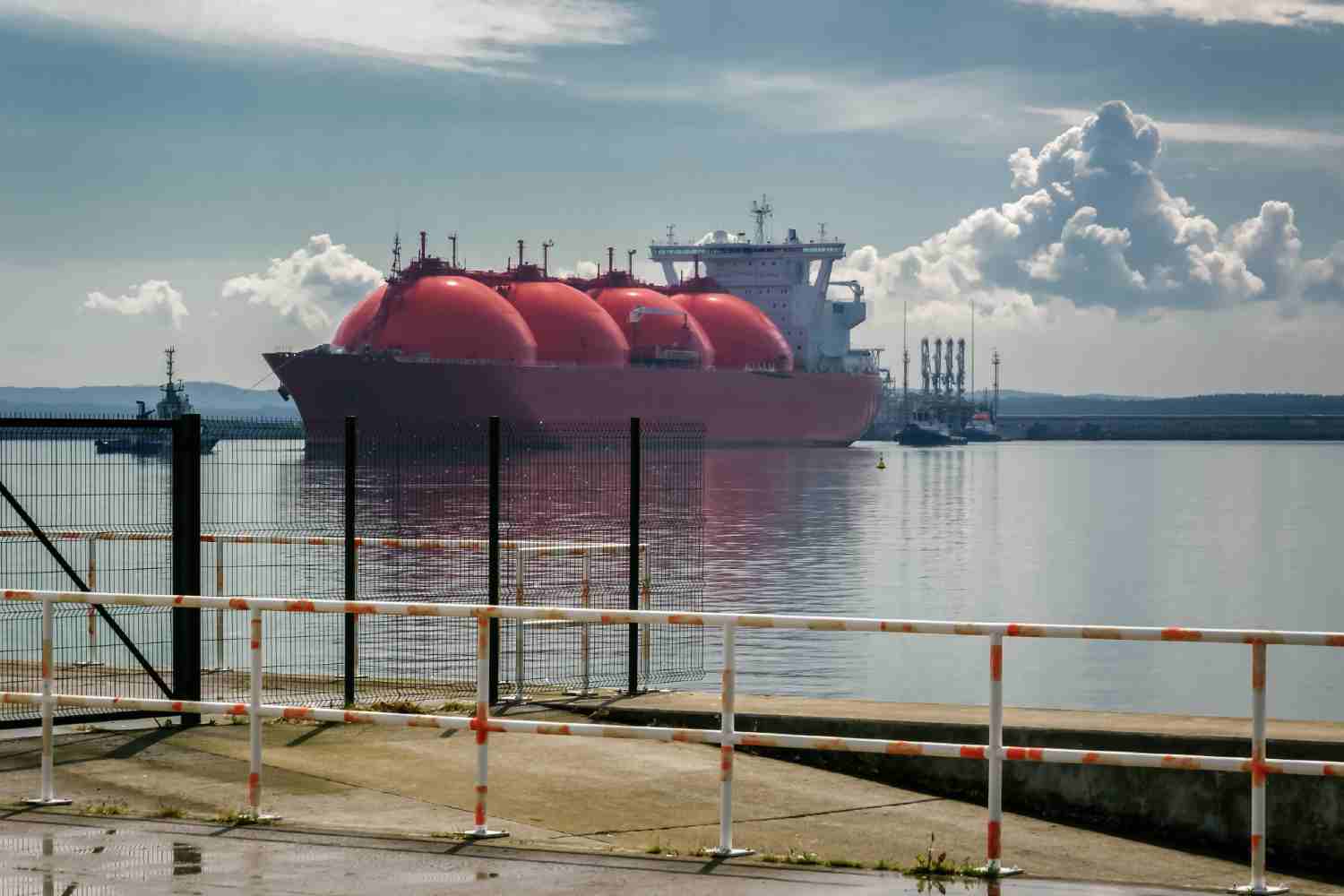 Perenco Takes $1 Billion FID on LNG Unit in Gabon