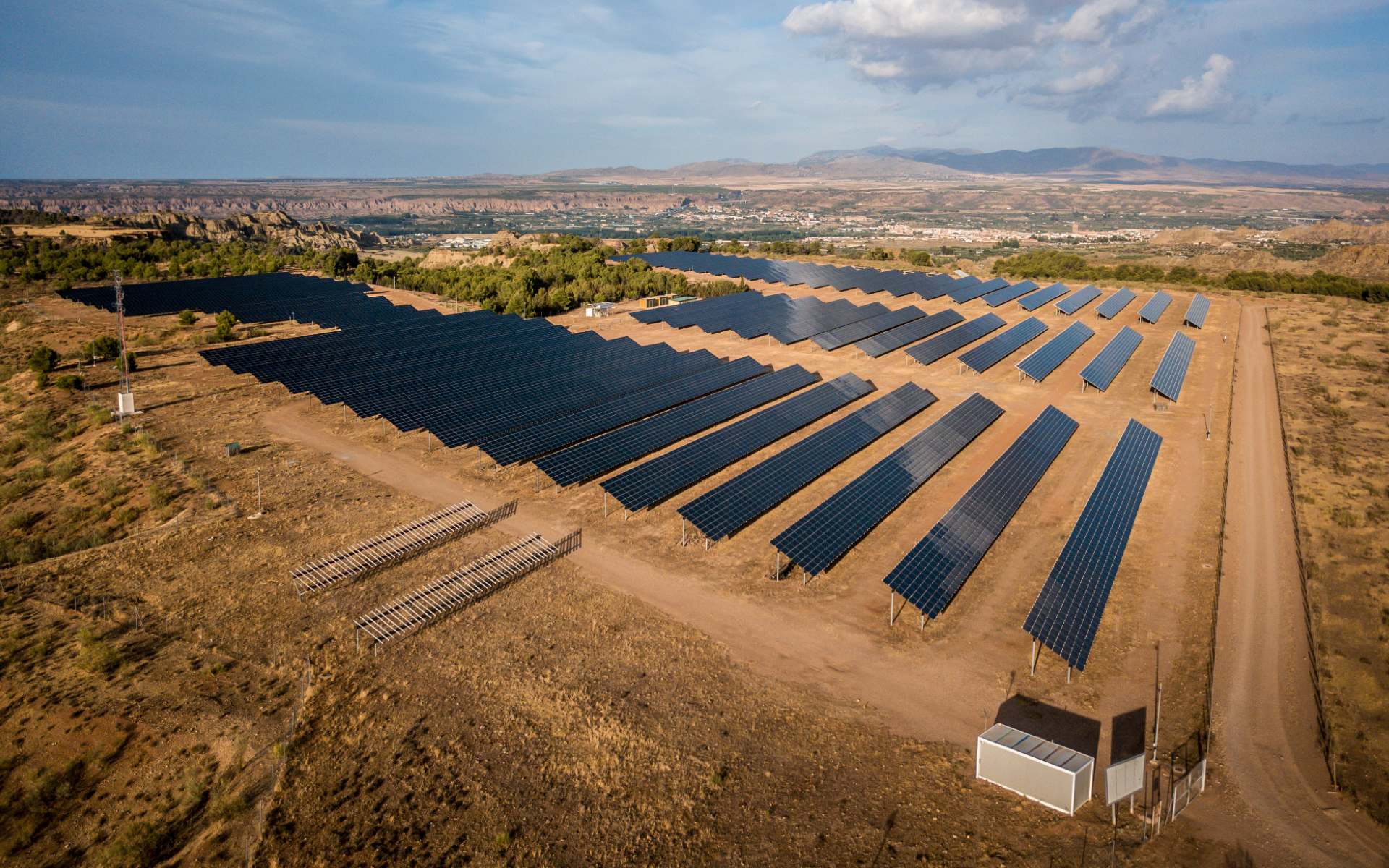 W16 and Libya’s REAoL Sign Deal for 100 MW Solar Project